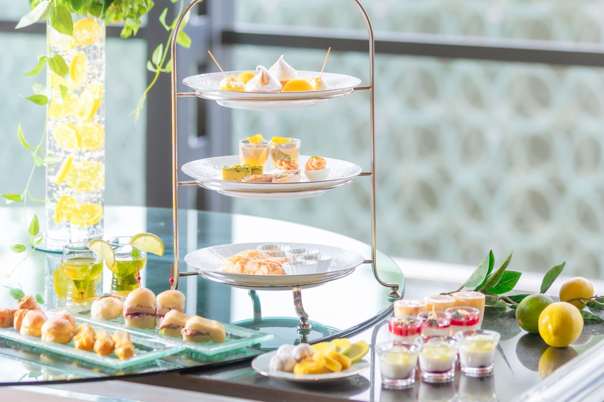 もぎたてレモンのフレッシュ感と「3」をキーワードにシェフのセンスが光るレモンアフタヌーンティー ＆ ブッフェ「Lemon 3 T(h)ree」 | Foooood