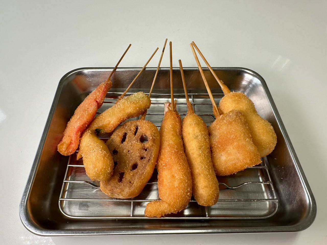 『龍が如く7外伝 名を消した男』×「串かつだるま」コラボ開始！人気串かつを集めた期間限定コラボセットが登場！ | Foooood