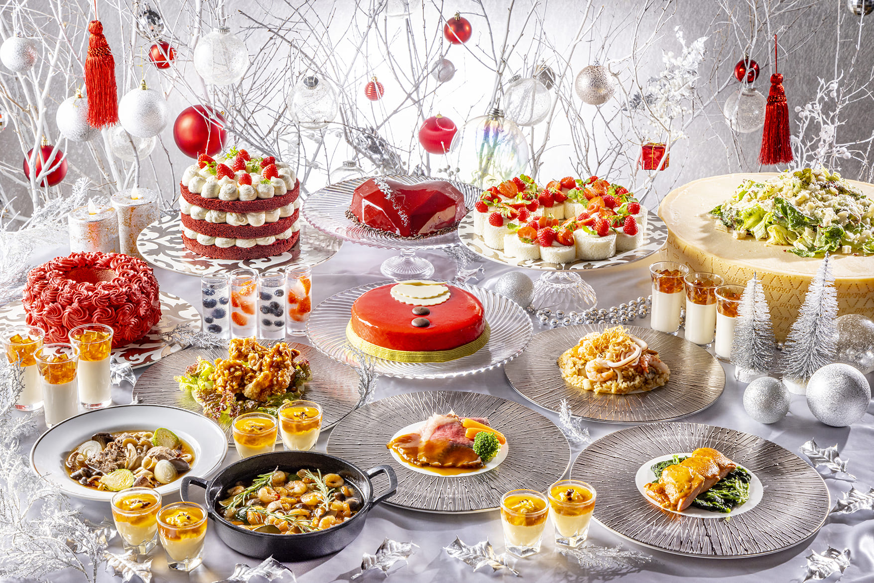 【ヒルトン成田】ルビーのような深い赤とクリスタルの輝きが織りなす「クリスマススペシャルビュッフェ」とクリスマスイベントを開催 12月23日（土）～12月25日（月） | Foooood