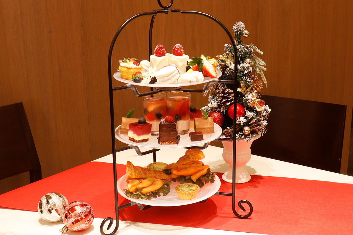 クリスマスをテーマにした期間限定のアフタヌーンティーセットやデセールが、自由が丘の「カフェ ベルアメール」に登場！体温まるランチセットも。 | Foooood