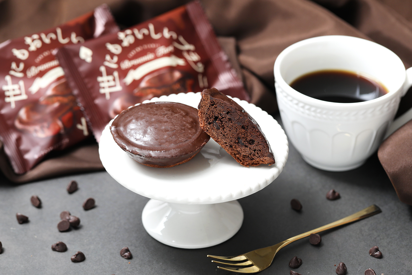 世にもおいしい” ブラウニーから新たにタルトが登場～『世にもおいしいブラウニータルト チョコ』『世にもおいしいブラウニータルト ホワイトチョコイチゴ』 | Foooood