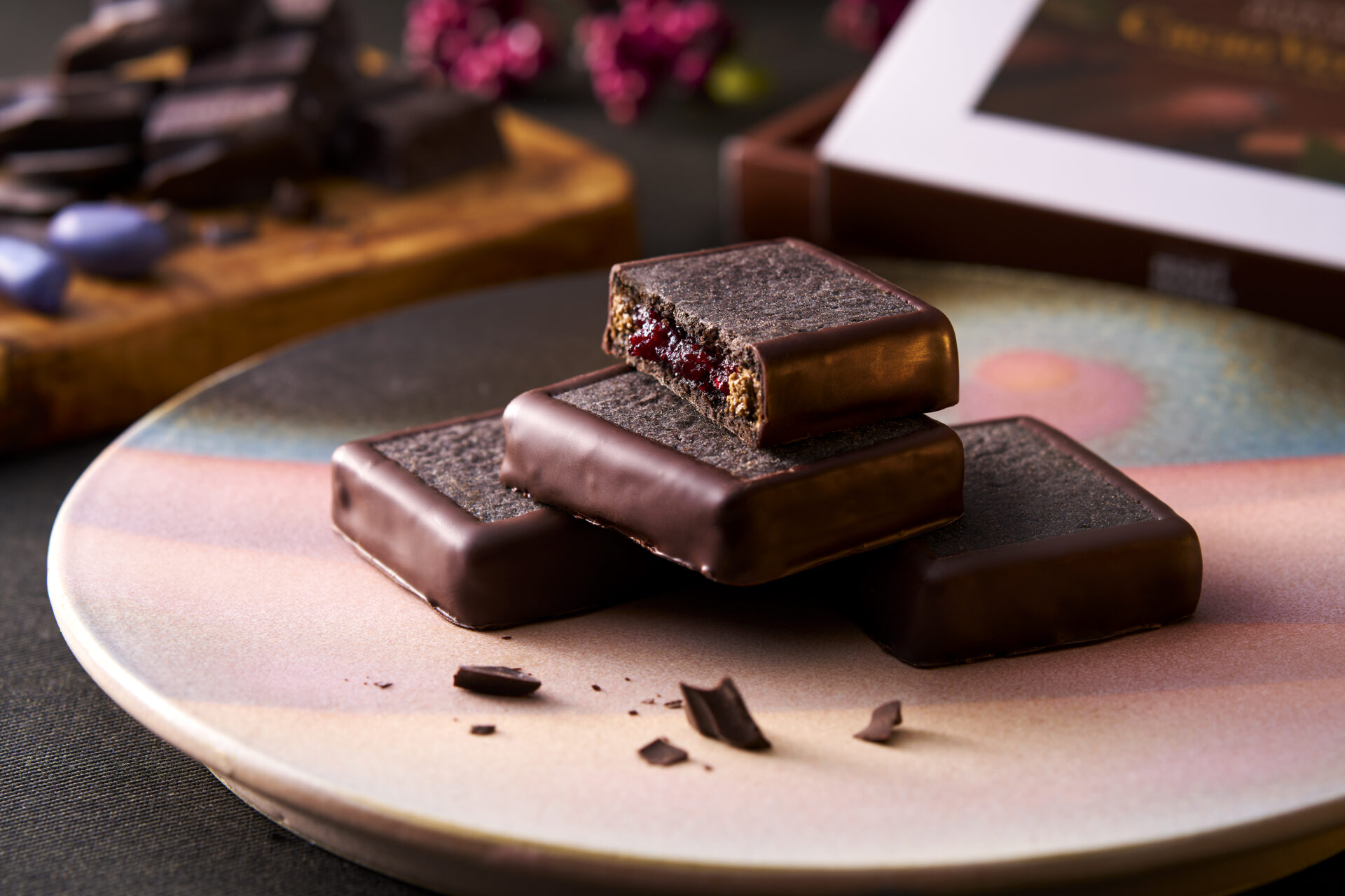 46年目にして初めてカカオに染まった、スイーツ専門店もりもとのバターサンド。ココアバタークリームの「ハスカップジュエリー カカオバージョン」を新発売。 | Foooood