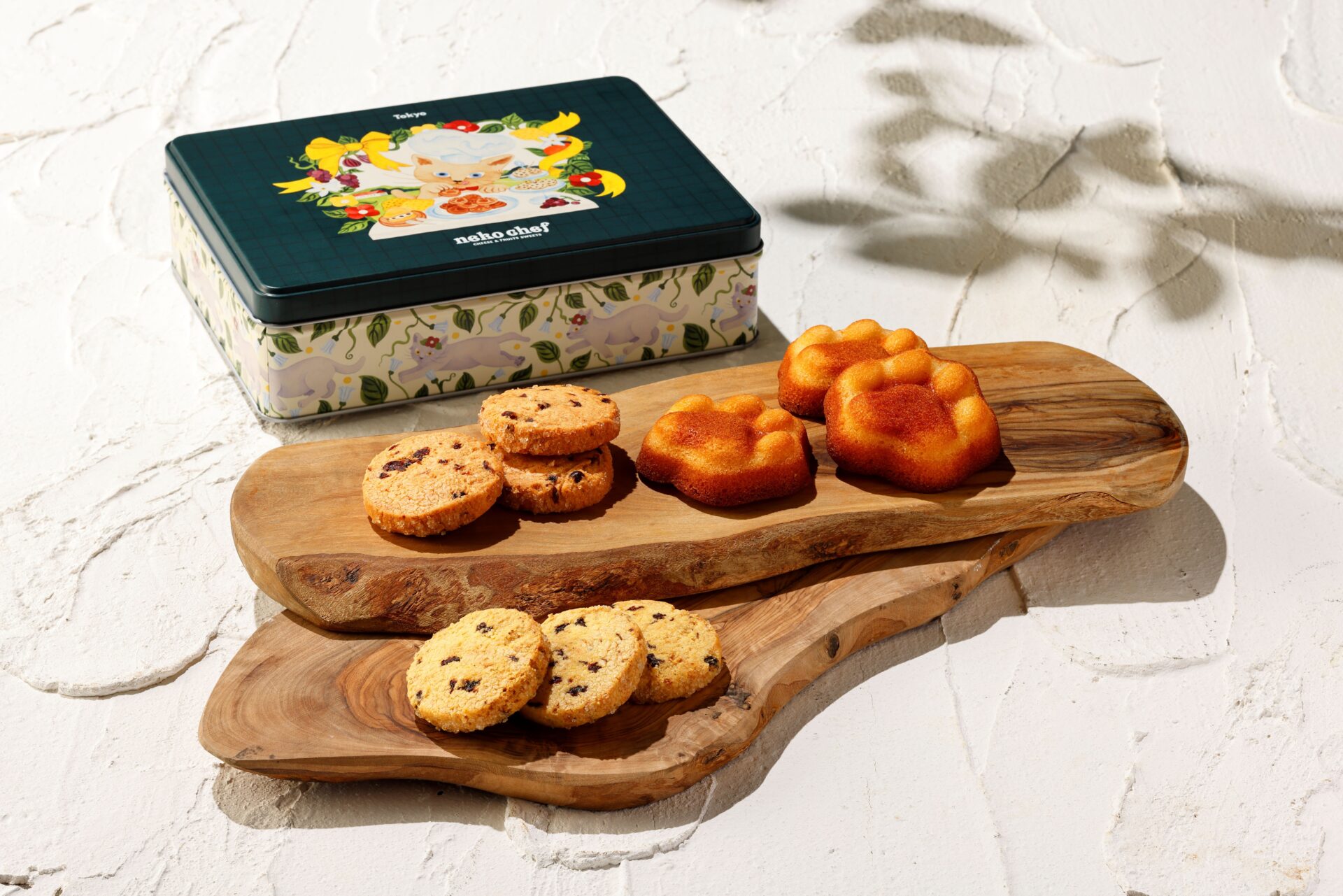 肉球型が可愛らしい！人気のお菓子が詰まった「ネコシェフ缶 ベストセレクション」が新販売！ | Foooood