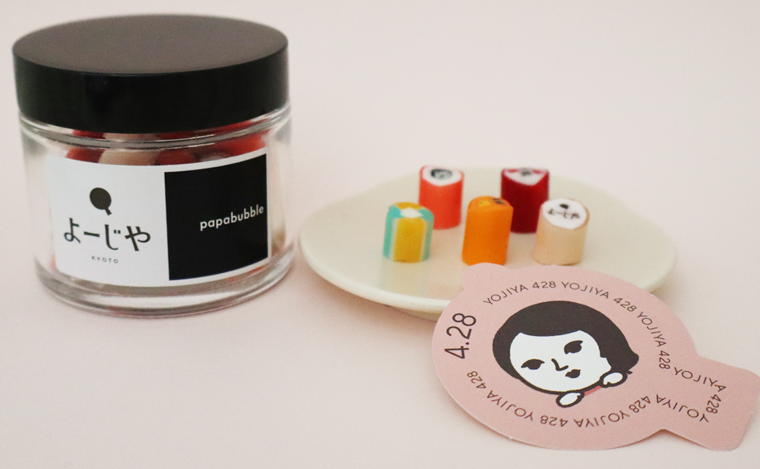 【試食レポ】京都「よーじや」×「PAPABUBBLE/パパブブレ」コラボキャンディー「よーじやの日(4月28日)」よりパパブブレ関西エリア各店舗にて数量限定販売！ | Foooood